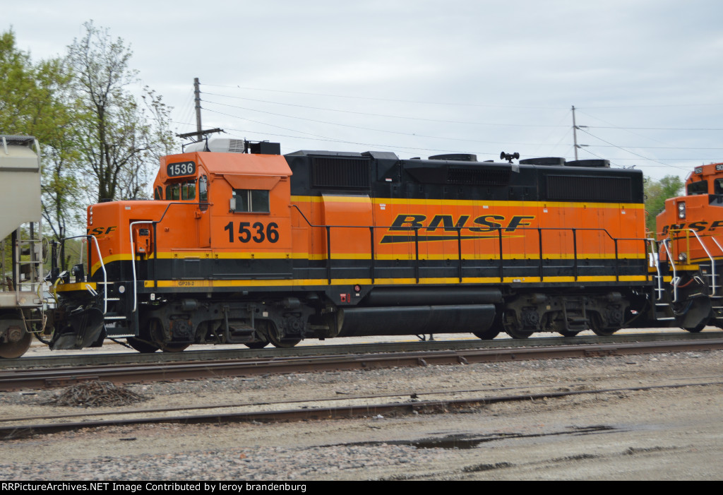 BNSF 1536